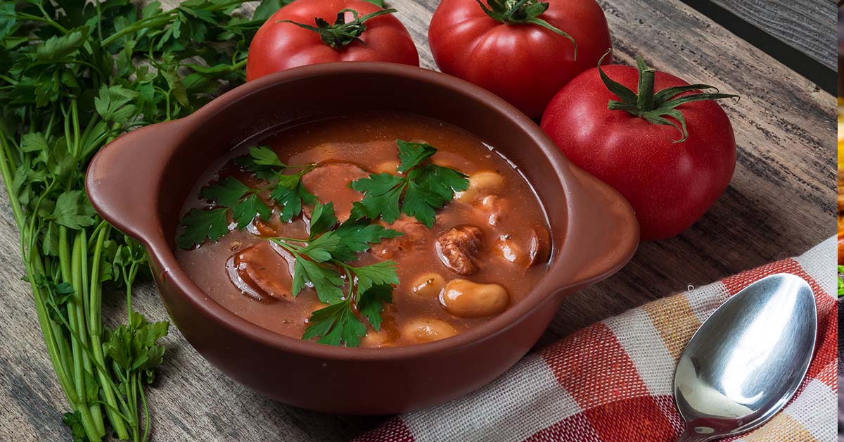 Supă de fasole cu carnati (vegetali) si patrunjel verde