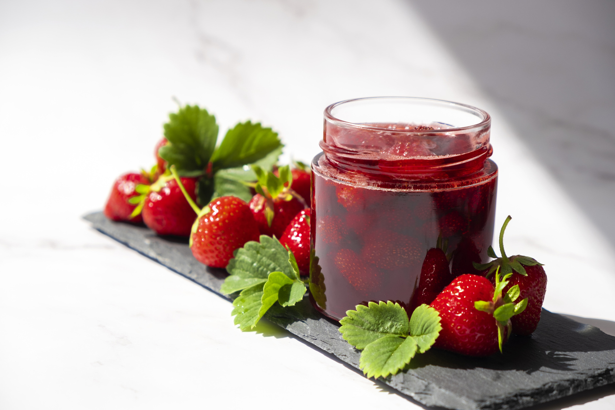 Explorand gusturi noi: Dulceata de capsuni cu piper roz